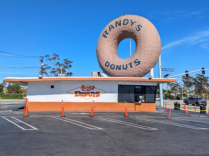 Not just a pretty facade! Randy's massive rooftop donut has been tempting Inglewood sweet tooths for generations.