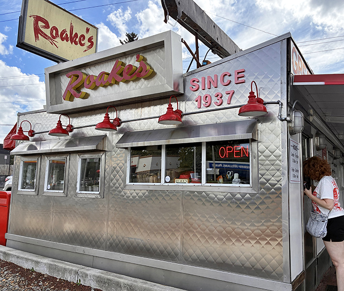 Those red lamps and metal siding aren't just nostalgic design choices&mdash;they're beacons calling hungry hot dog pilgrims home.