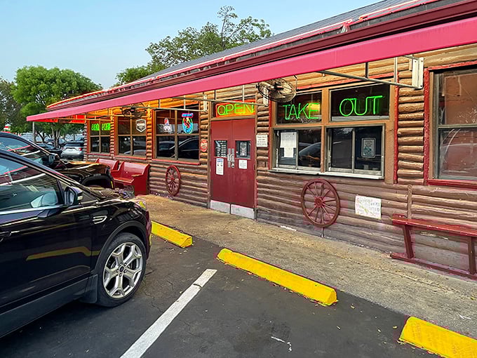 Sometimes the greatest culinary treasures come wrapped in weathered wood and honest smoke signals.