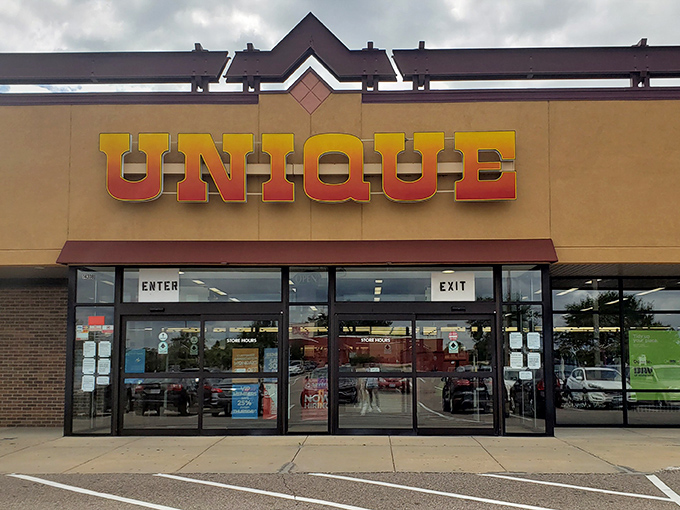 The golden Unique sign promises adventures in secondhand shopping &ndash; like an archaeological dig where everything's already cleaned!