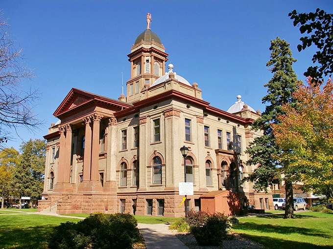 That magnificent courthouse isn't compensating for anything &ndash; Windom simply delivers grand architecture with humble living costs.
