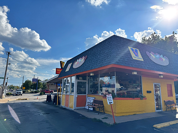 Vienna Beef signs don't lie - this colorful St. Louis spot takes its frankfurters seriously indeed.