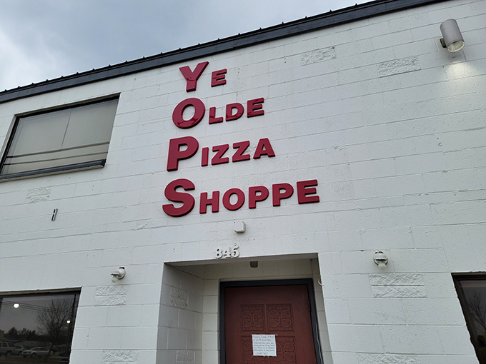 Classic red lettering on white walls: the timeless recipe for small-town pizza excellence done absolutely right.