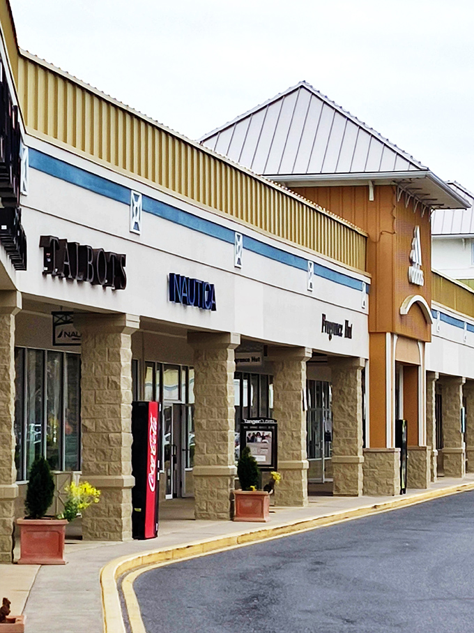 Nautical blue trim and stone accents give Tanger's storefronts that perfect beach town vibe. Nautica and Haggar await your discovery.