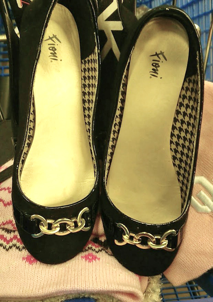 These houndstooth-lined beauties with gold chain detail prove secondhand shoes can still make a first-rate fashion statement.