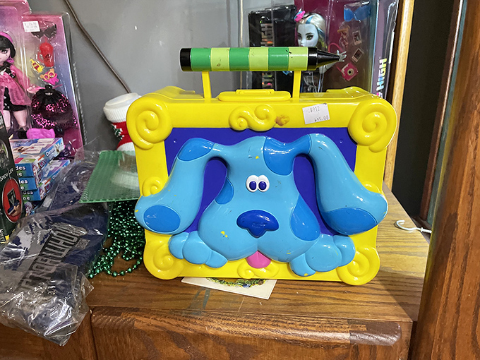 Remember Blue from "Blue's Clues"? So does this lunch box, patiently waiting to make some millennial parent squeal with nostalgic delight.