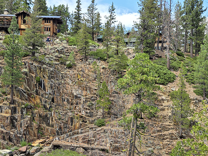 Million-dollar views come standard at these cliffside cabins. Talk about a room with a view that no five-star hotel could possibly match!