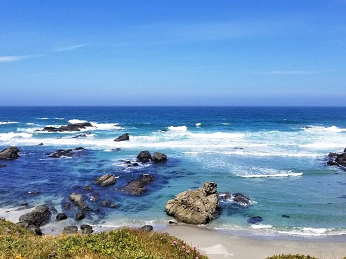 Mother Nature showing off again! The turquoise waters and dramatic rock formations create nature's perfect screensaver come to life.