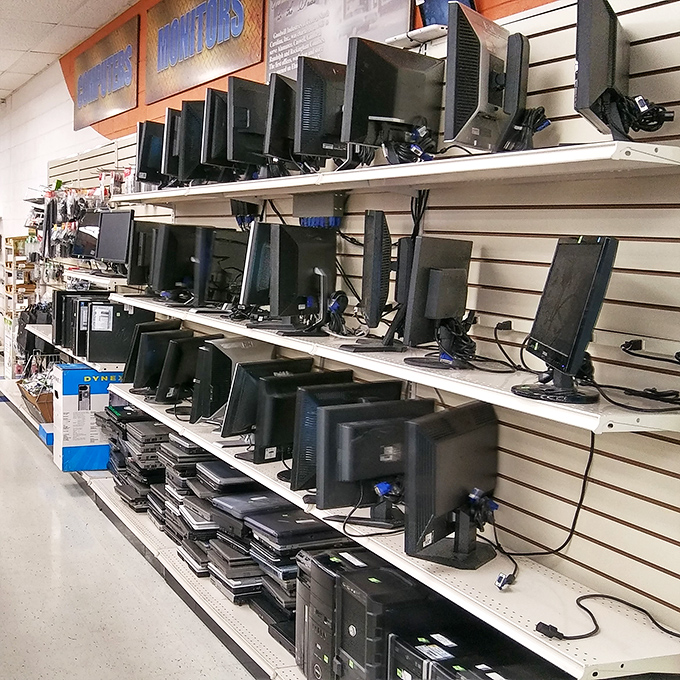 Tech heaven for the budget-conscious geek&mdash;these monitors have seen spreadsheets and YouTube videos in their past lives.