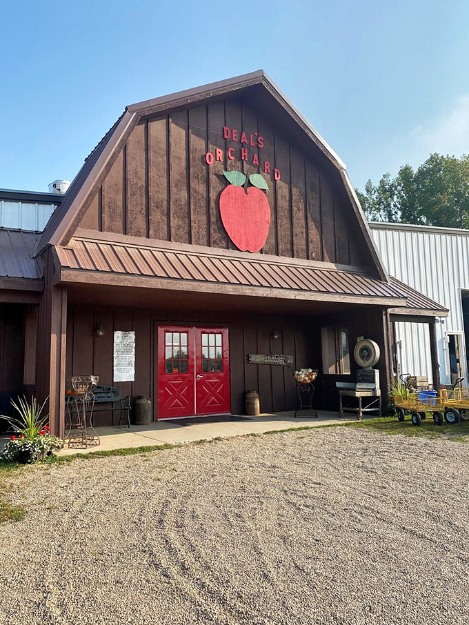 Deal's Orchard welcomes visitors with bright red doors and the promise of apple-based delights that make grocery store produce seem like distant relatives.