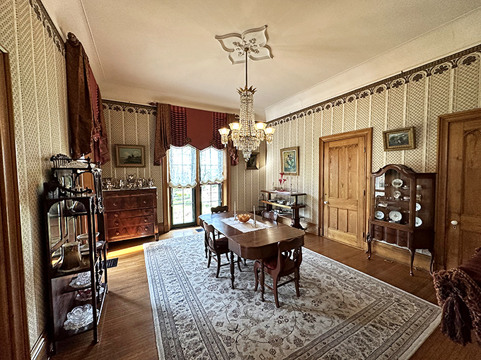 Dinner is served! This dining room has hosted more sophisticated conversations than a century of Twitter could ever dream of producing.