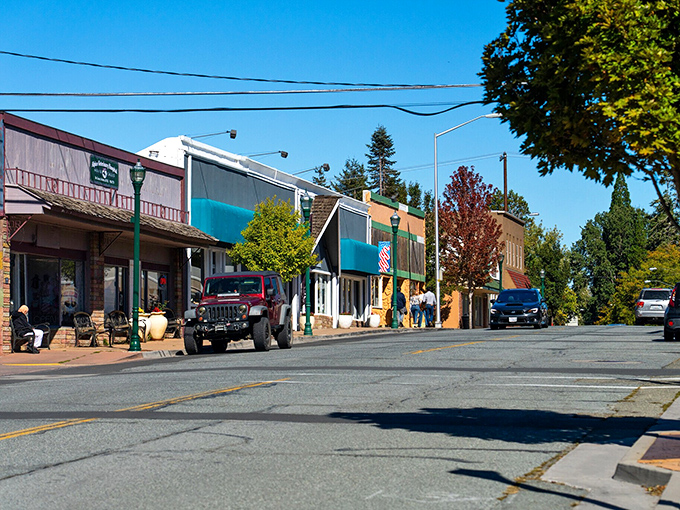 Downtown Weed offers that classic Main Street America vibe where parking is plentiful and nobody's in a hurry &ndash; a refreshing change from urban California.