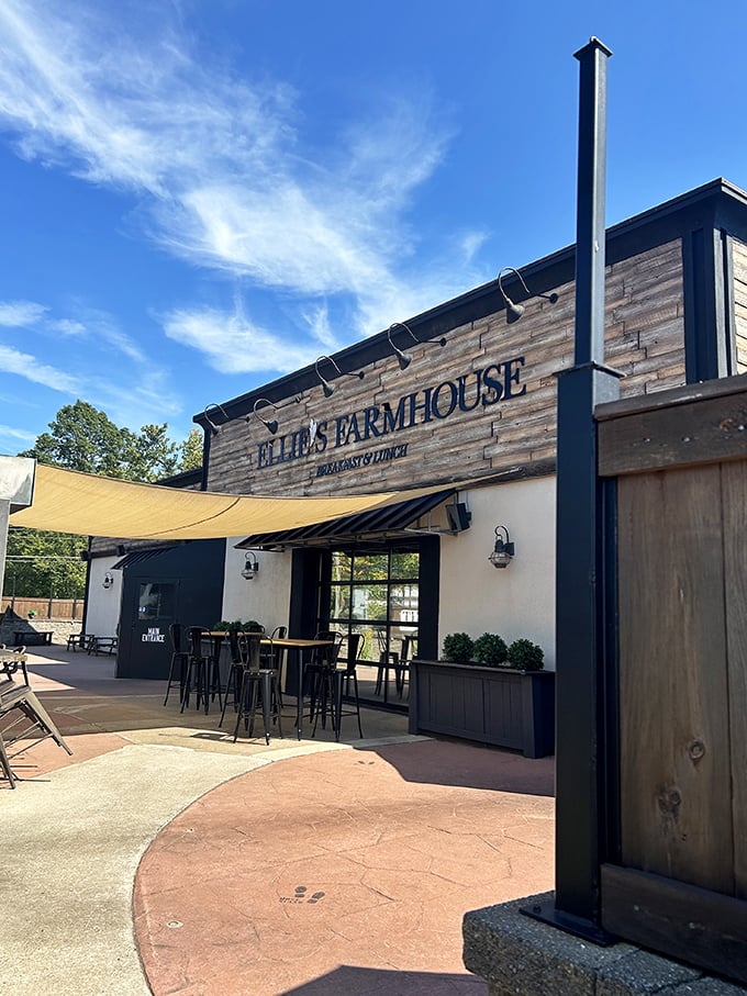 Ellie's Farmhouse serves up comfort food with a side of rustic ambiance&mdash;the kind of place where calories don't count during retirement.