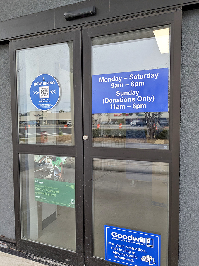 Store hours posted clearly—because even treasure hunters need to know when the expedition begins and ends. Plan accordingly, bargain seekers!