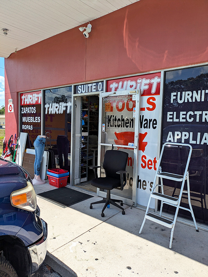 Suite O marks the entrance to possibility. That office chair and step ladder? Someone's home office upgrade waiting to happen.