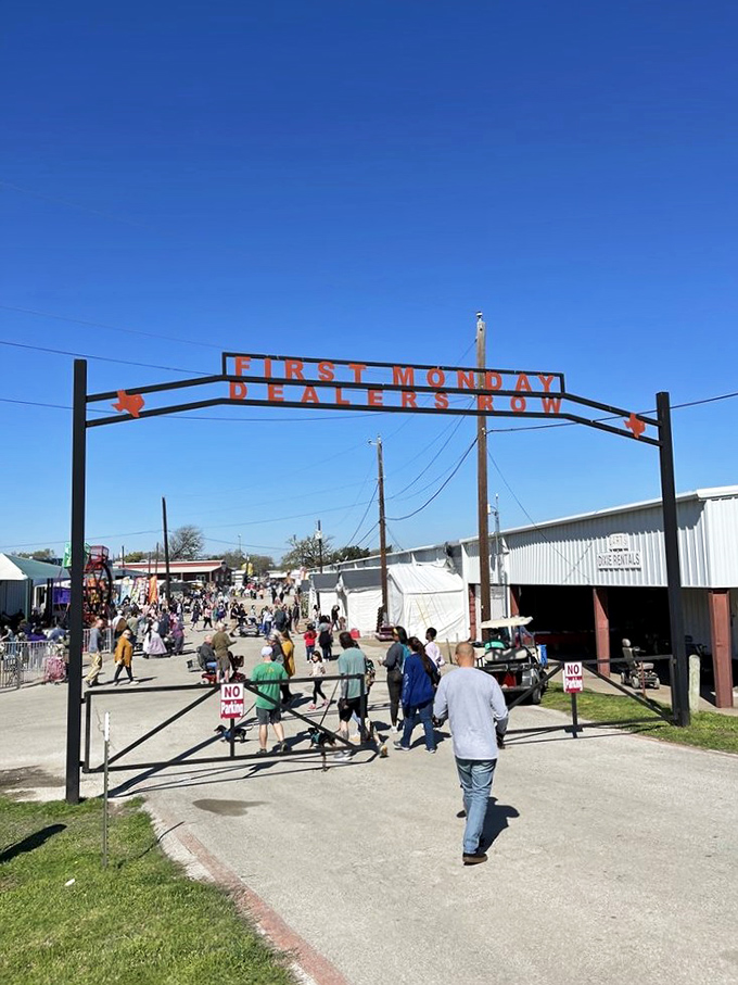 The gateway to bargain paradise. Walking through this arch is like stepping into a wonderland where haggling is not just allowed—it's expected.