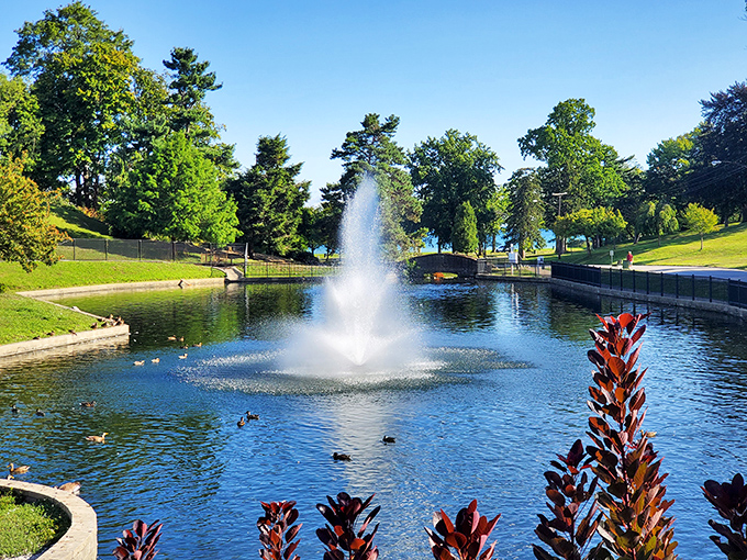 Lake Shore Park's fountain creates nature's own meditation app&mdash;no subscription required, just bring a bench and your thoughts.
