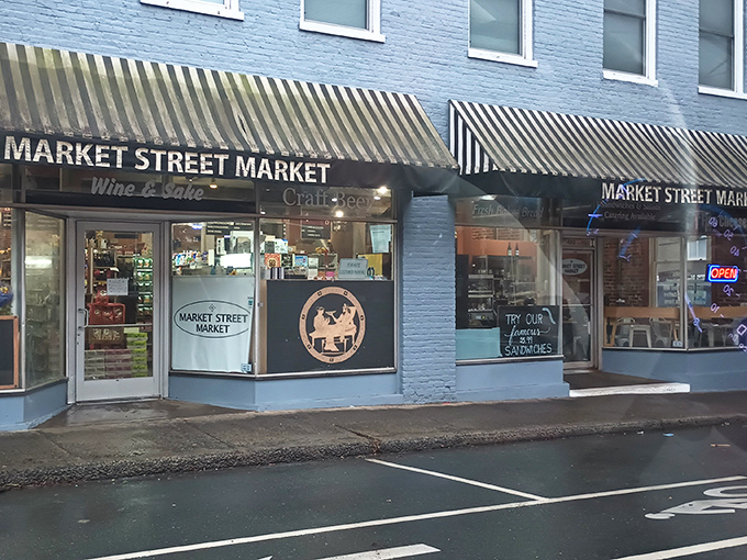 Market Street Market's distinctive blue fa&ccedil;ade houses gourmet sandwiches that could make a grown foodie weep with joy &ndash; the perfect spot for an unhurried lunch.