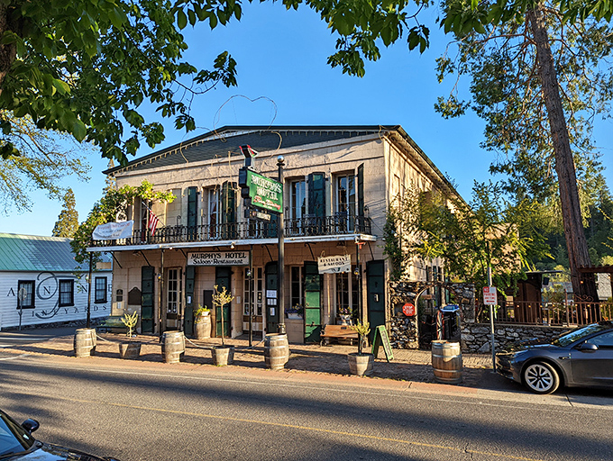 The historic Murphys Hotel has welcomed weary travelers since Gold Rush days, though the Wi-Fi is considerably newer.