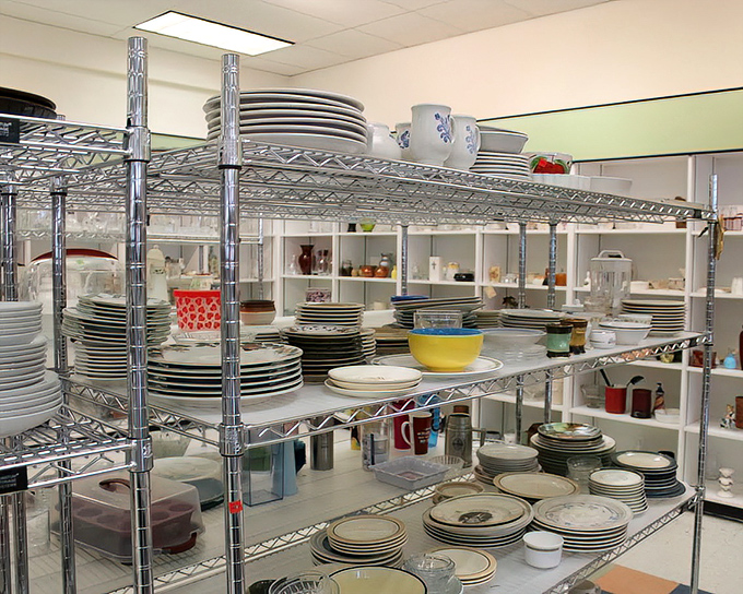 Dinner party planners, rejoice! These pristine stacks of plates could host anything from a casual brunch to Thanksgiving dinner without breaking the bank.