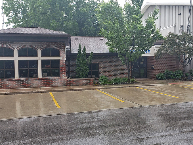 Books with a view! This unassuming brick building houses stories both on its shelves and in its walls&mdash;island literature meets island living.