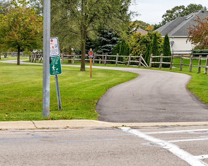 This winding trail beckons walkers and cyclists alike, promising peaceful moments where the only notification you'll receive is from chirping birds.