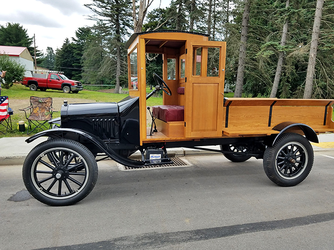 This vintage beauty could've starred alongside Bogart in Casablanca, but chose Pennsylvania instead.
