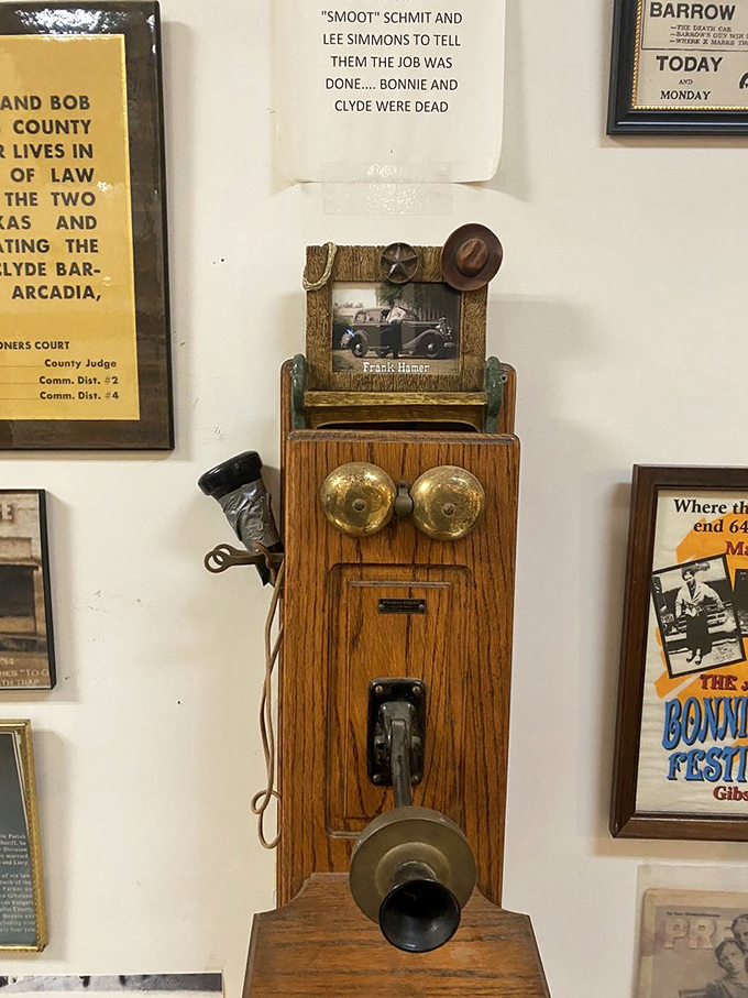 This vintage telephone might have carried the news of America's most famous criminal couple meeting their fate. If only it could share the conversations it witnessed!