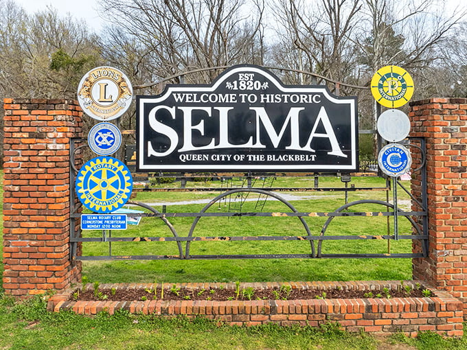 The "Queen City of the Black Belt" welcomes visitors with classic Southern hospitality and civic pride dating back to 1820.