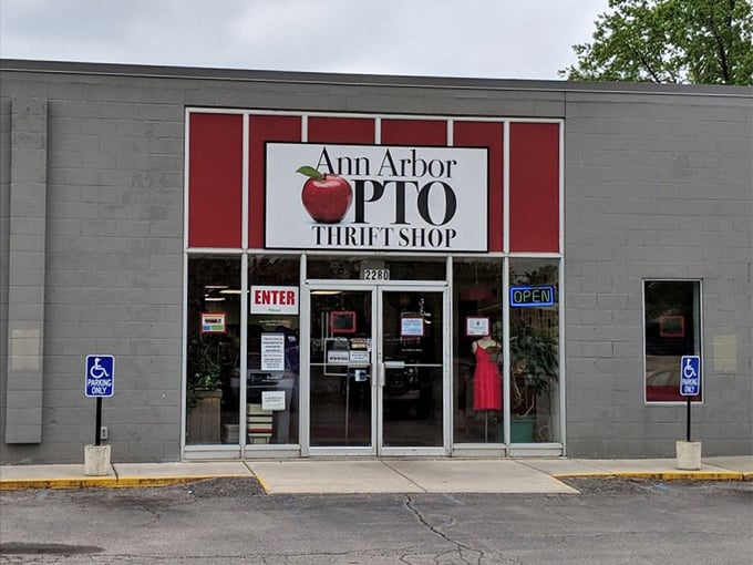 Clean lines and that cheerful apple logo make this PTO shop look more boutique than bargain basement.