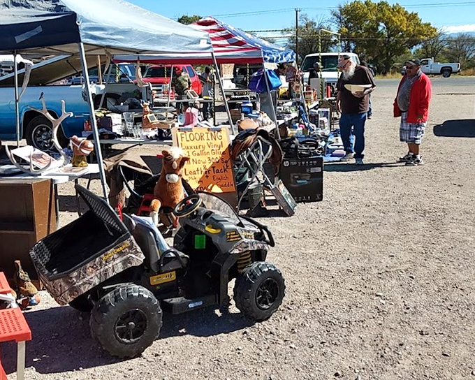 Desert dust can't dim the shine of a good bargain when dedicated vendors spread their wares.