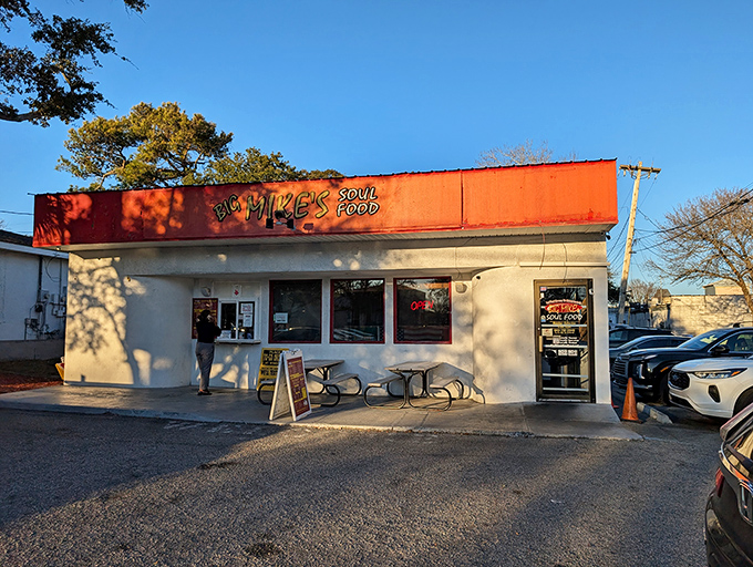 Soul food this good makes you understand why people write songs about their favorite comfort dishes. 