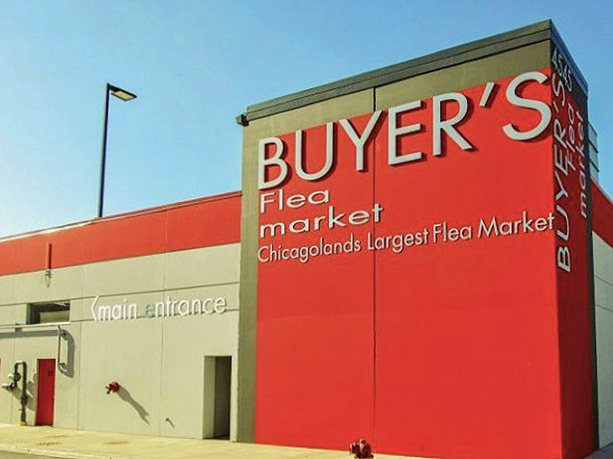 "Chicagoland's Largest" isn't just marketing speak&mdash;Buyer's Flea Market's impressive exterior hints at the treasure trove waiting inside.