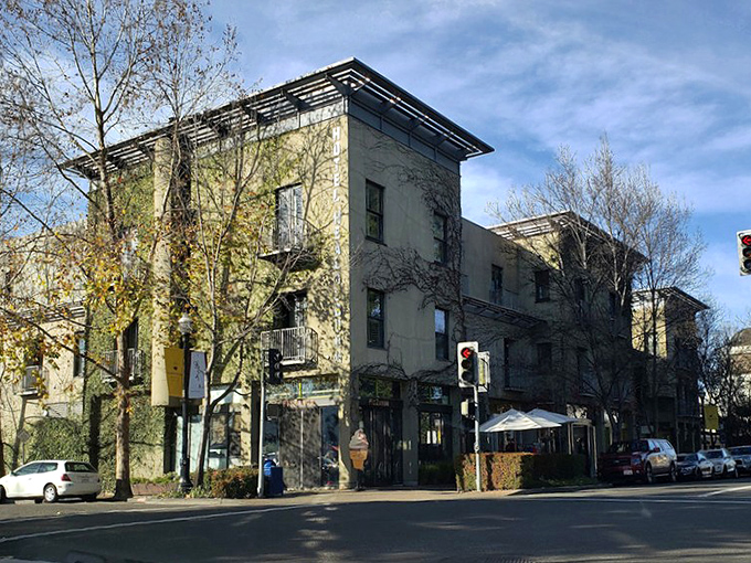 Healdsburg welcomes visitors with small-town charm and big-time sophistication, all centered around its picture-perfect plaza.