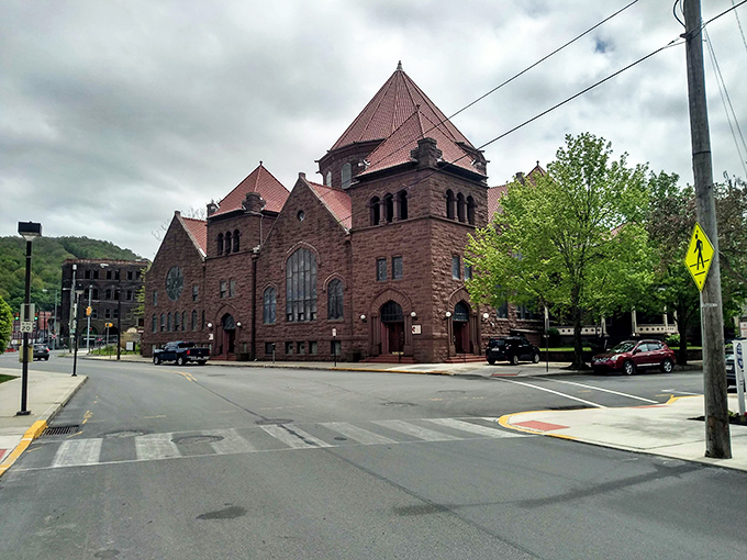 Johnstown nestles into its valley like a penny-pincher into a comfortable armchair&mdash;perfectly and economically.