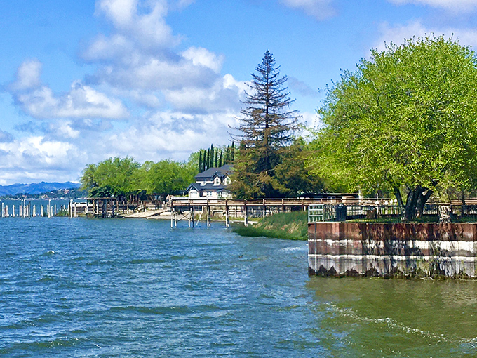 Dock-to-dock luxury at trailer park prices! Lucerne's waterfront charm delivers the lake life experience without the champagne budget.