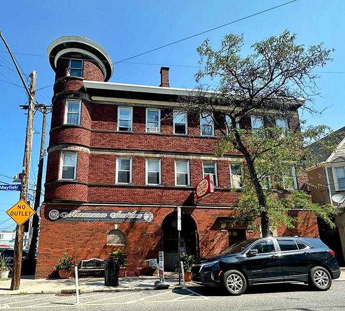 Mama Santa's brick fa&ccedil;ade and arched entrance is Little Italy's version of "Open Sesame" to carb heaven.