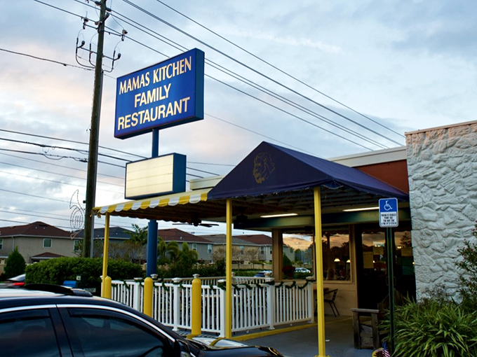 Mama's blue sign against Florida's clear sky is like a beacon for the breakfast-starved. That white picket fence says "home cooking inside."