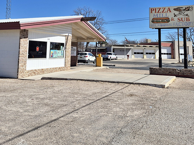 No-frills exterior, all-thrills pizza! Pizza Mill's unassuming fa&ccedil;ade hides Hobbs' best-kept secret &ndash; pies worth driving across town for.