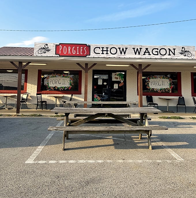 This rustic roadhouse looks like it stepped out of a Western movie, complete with frontier hospitality.