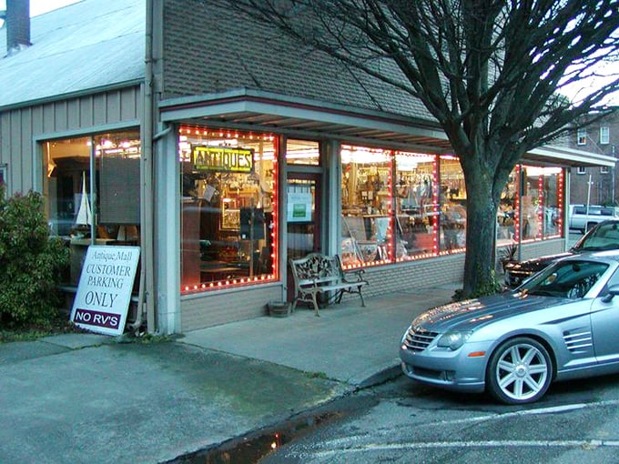 Port Townsend Antique Mall welcomes treasure hunters with twinkling lights and maritime charm. The perfect rainy day adventure!