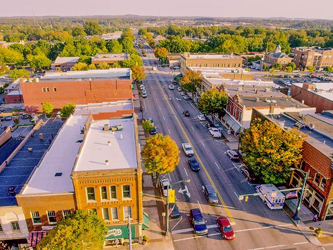 Salisbury's brick-lined streets tell stories of yesterday while inviting you to create new memories today.