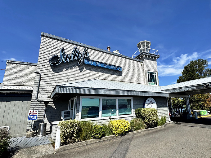 Salty's gleaming white exterior stands like a lighthouse for hungry sailors on the Columbia River.