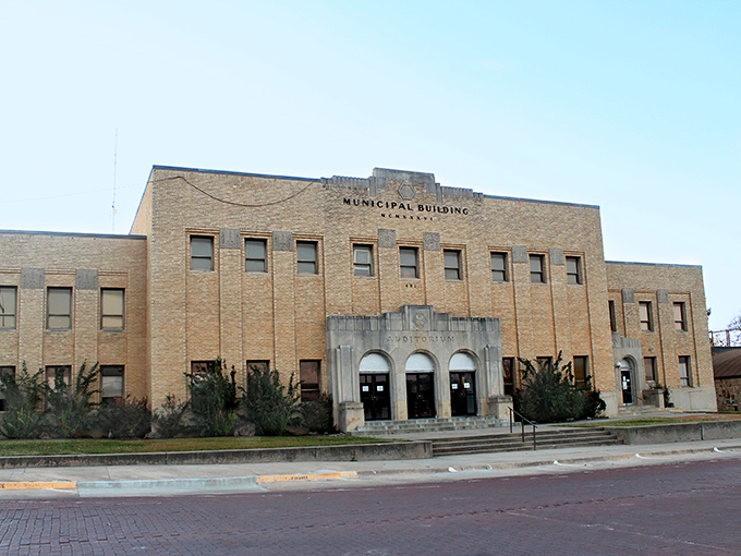 Seminole's downtown stretches out like a comfortable old sweater, familiar and inviting.