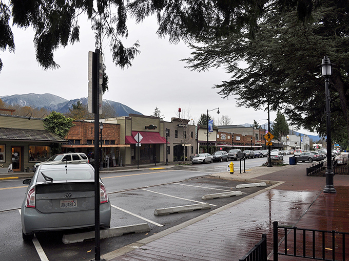 Snoqualmie's wooden boardwalks and Western-style storefronts transport you straight back to the 1800s. Saddle up for a stroll through living history!