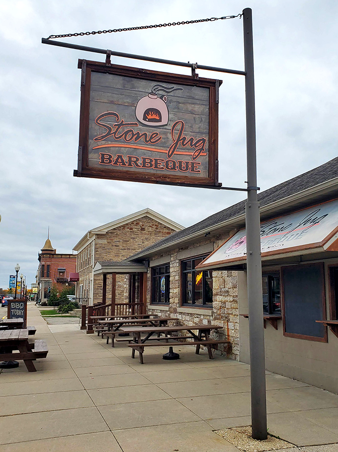 Stone Jug Barbeque's rustic stone building looks like it was built by the third little pig &ndash; this wolf-sized hunger doesn't stand a chance.
