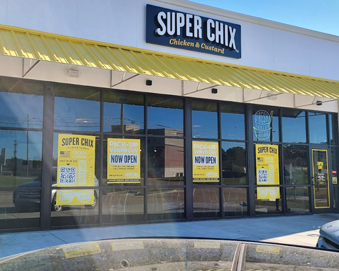 Super Chix keeps it clean and modern, like the chicken version of that friend who's effortlessly cool without trying.