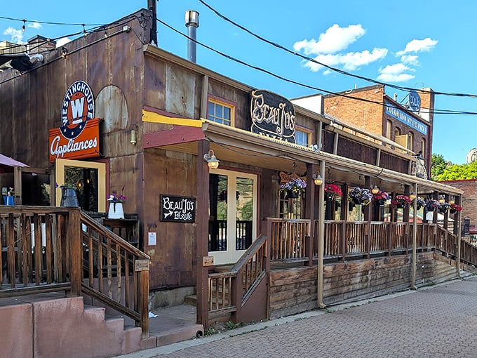 Those rustic wooden buildings hold decades of pizza perfection and countless satisfied mountain adventurers.