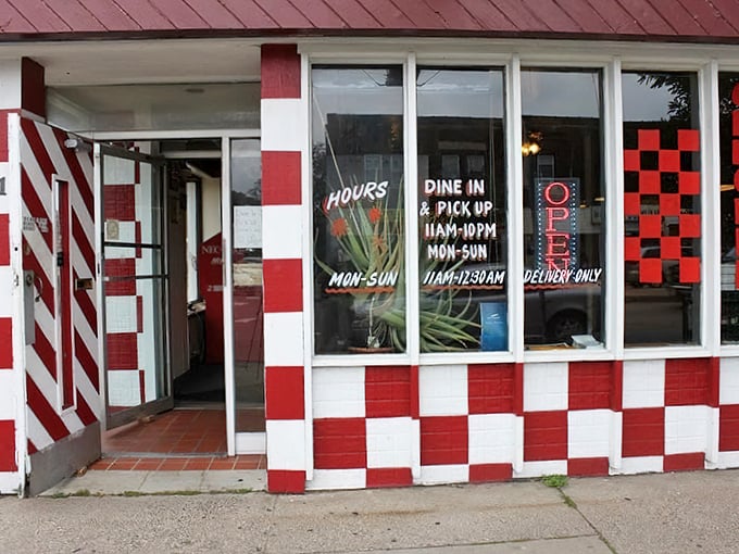 Like your favorite diner met your favorite pizzeria and decided to get married in a building that screams "we don't need fancy, we have flavor!"