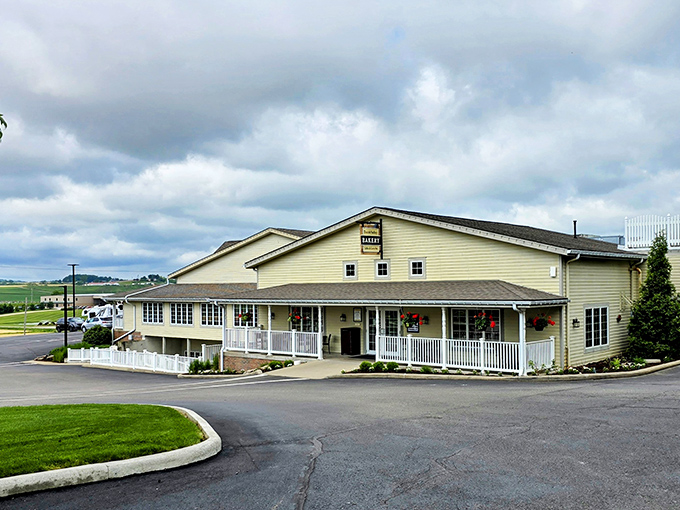 Dutch Valley's size tells the whole story: when word gets out about great food, people come running.